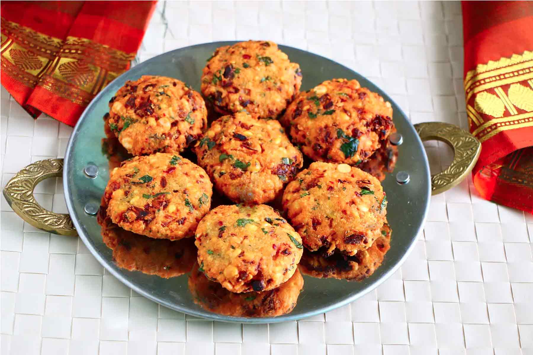 ಗರಿಗರಿಯಾದ ವಡೆಗಳು - ಭಕ್ತಿವೇದಾಂತ ದರ್ಶನ
